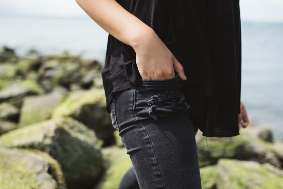 Trouvez le jean parfait pour votre fils : le guide essentiel